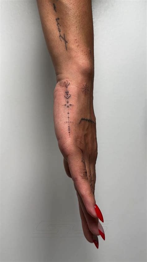 Hand Tattoos By Sydsmithtattoo On Tik Tok Hand Tattoos Tattoo