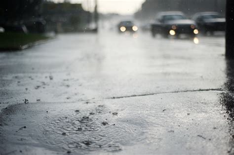 Cómo conducir bajo la lluvia con total seguridad QRK