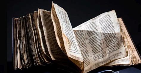 Cea mai veche Biblie ebraică din lume a fost cumpărată de un fost