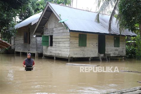 Ratusan Rumah Terendam Banjir Di Aceh Barat Republika Online