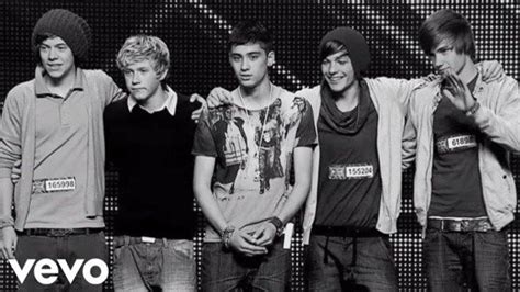 Lirik Lagu Dan Terjemahan Happily One Direction Cause We Re On Fire