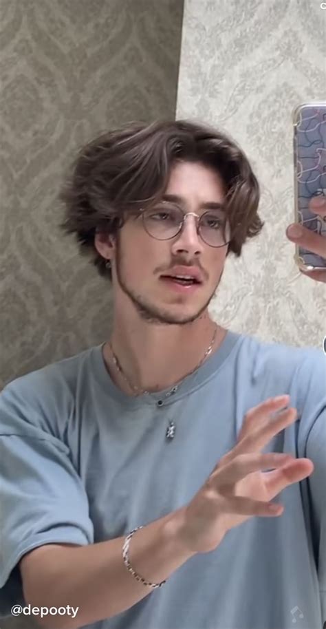 Middle Part Hairstyles Men Mens Hairstyles Thick Hair Boy Hairstyles