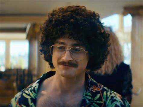 Daniel Radcliffe Glumi Weird Al Yankovica U Prvom Traileru Za