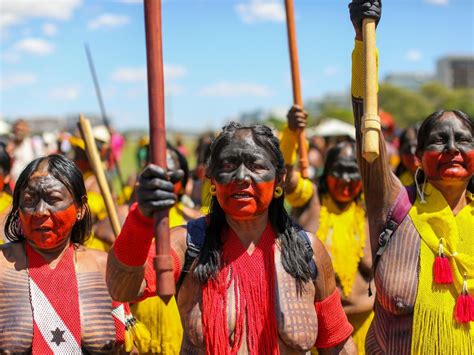 Iii Marcha Das Mulheres Ind Genas Ocupa As Ruas De Bras Lia Pelo Fim