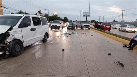 Fuerte accidente en el Boulevard Colosio en Cancún hoy 6 de febrero de 2024