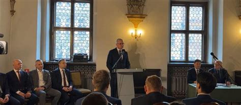 Rada Miasta Poznania zaprzysiężona Grzegorz Ganowicz przewodniczącym