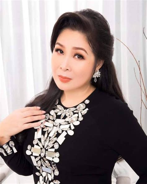 NSND Hồng Vân và các vai diễn ghi dấu ấn trong lòng khán giả