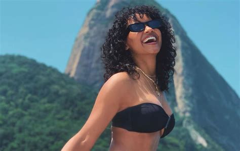 Ex BBB Gleici Damasceno exibe corpo de biquíni e ganha elogios Purepeople