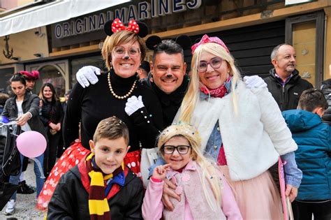 Diano Marina Bagno Di Folla Per Il Carnevale Della Famia Dianese