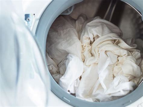 Cómo quitar manchas difíciles de la ropa consejos efectivos para