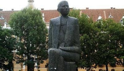 Statuia Lui Nicolae Titulescu Din Brasov Monumente Si Statui Brasov
