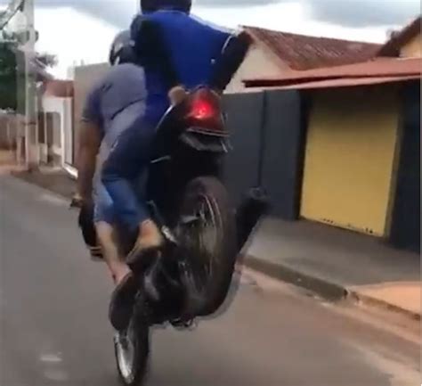 Pai Do Grau Que Morreu Em Acidente Ostentava V Deos De Manobras