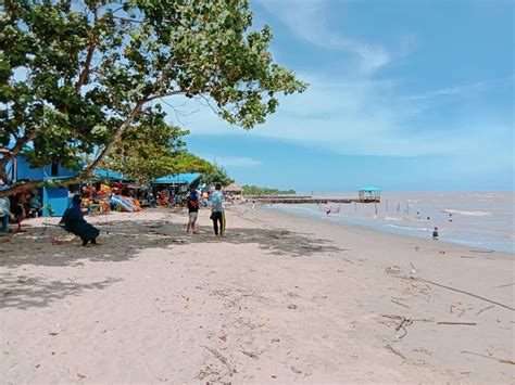 Selama Libur Lebaran Kunjungan Wisatawan Pantai Biru Kersik Membludak