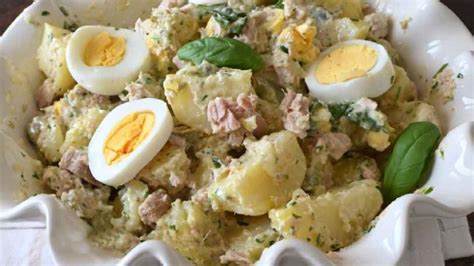 Salade de pommes de terre au thon et à la mayonnaise un repas complet