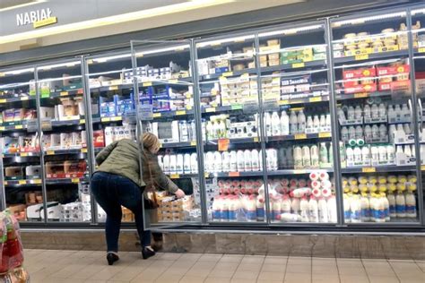 Niedziela handlowa 28 08 Upewnij się czy sklepy będą jutro otwarte w