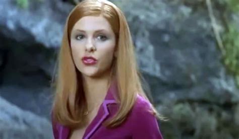 Ela completou 46 anos Veja como está atualmente a Daphne do filme