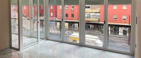 Carpintería de aluminio blanco con RPT en Sevilla