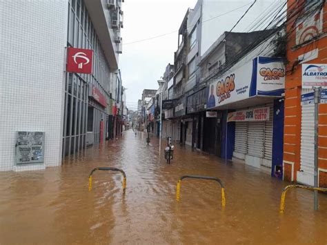 Chuva forte causa alagamentos em vários pontos de Ilhéus UBATÃ