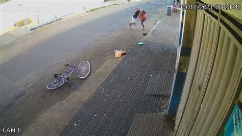 Cenas fortes vídeo mostra homem esfaqueando cunhada que recusou sexo