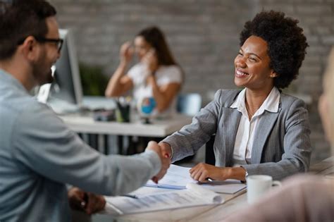 12 cursos que você precisa ter no currículo para conseguir emprego