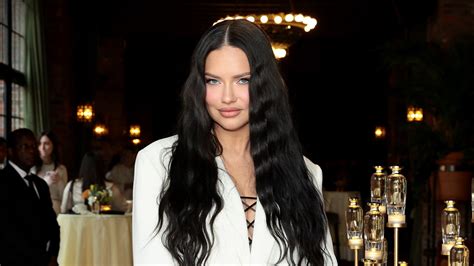 Adriana Lima E La Fatica Di Amare Il Corpo Dopo Il Parto Ci Combatto