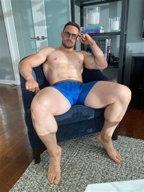 Manspreading Bulging While Sitting Page 257 LPSG