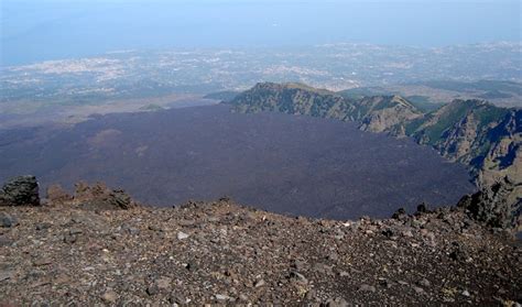 Etna Malore A Causa Di Colpo Di Sole Escursionista Soccorso Nella