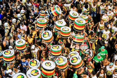 Olodum celebra a importância dos tambores no Carnaval 2023 aos detalhes