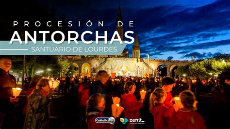 Procesión de antorchas desde Lourdes Francia Jueves 10 de febrero de