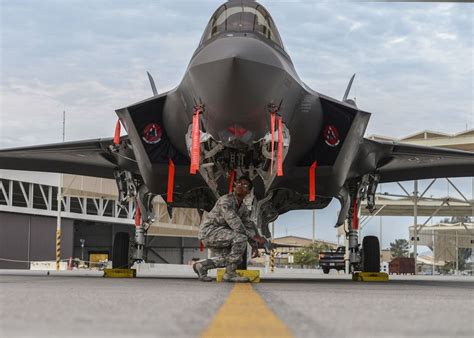 Las opciones para el futuro del Ejército del Aire Galaxia Militar
