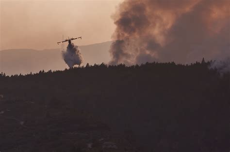 Bomberos españoles logran avances contra el incendio en Tenerife