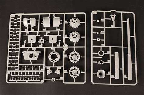 Pz Kpfw VI Sd Kfz 182 Tiger II Henschel 105mm 84559 1 35 HobbyBoss