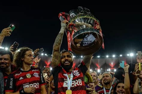 Flamengo vence Corinthians nos pênaltis e é tetracampeão da Copa do Brasil
