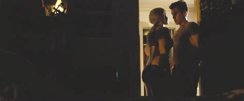 Amy Schumer desnuda en Y de repente tú