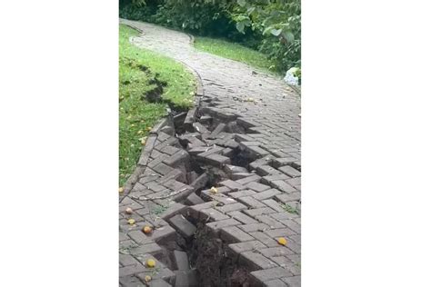 Moradores Deixam Casas Ap S Rachadura Em Gramado Rs