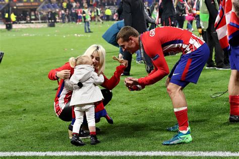 Photo Antoine Griezmann Sa Femme Erika Choperena Et Leur Fille Mia