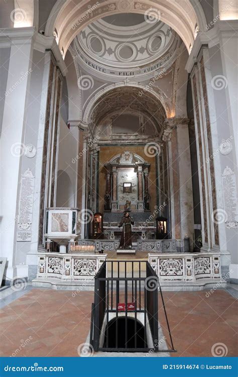 Napoli Accesso Alle Catacombe Di San Gaudioso Dal Transetto Della