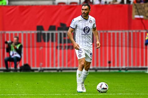 Le TFC dévoile un maillot hommage au Stade toulousain France