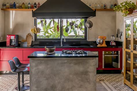 8 inspirações para usar o Viva Magenta na decoração Revestindo a Casa