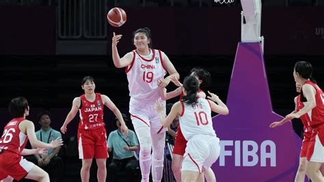 Teenage Basketball Player Goes Viral For Her Towering 7 Foot 3 Stature