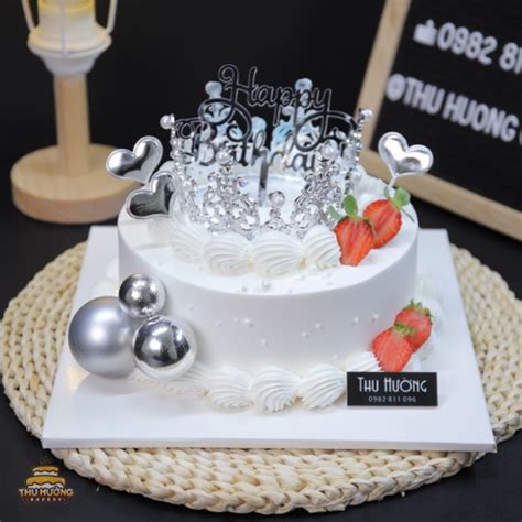 Các mẫu bánh sinh nhật có vương miện đẹp sang trọng nhất hiện nay