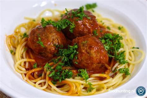 Spaghetti Met Gehaktballetjes In Tomatensaus Spaghetti Meatballs