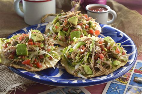 Tostadas de Salpicón de Res Receta Mexican food en 2019 Salpicon