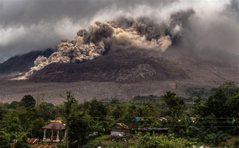 Gunung Sinabung Keluarkan Letusan Terbesar Okezone News