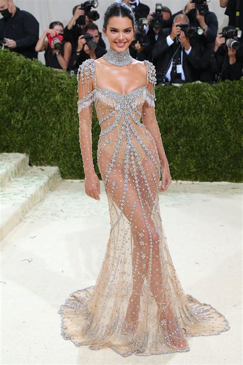 Kendall Jenner En Robe Transparente