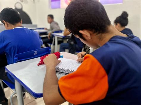 Educação Estudantes devem ficar atentos aos horários da aplicação da