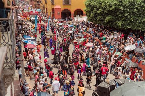 Enloquece San Miguel De Allende Con El Convite De Locos Una De Sus