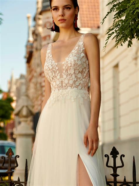 White Lotus de Rembo Styling robe de mariée moderne et étincelante
