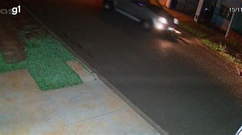 VÍDEO Motorista atropela cachorro e foge sem prestar socorro em