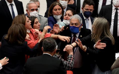 Meclis te bu kez kadın vekiller kavga etti Sözcü